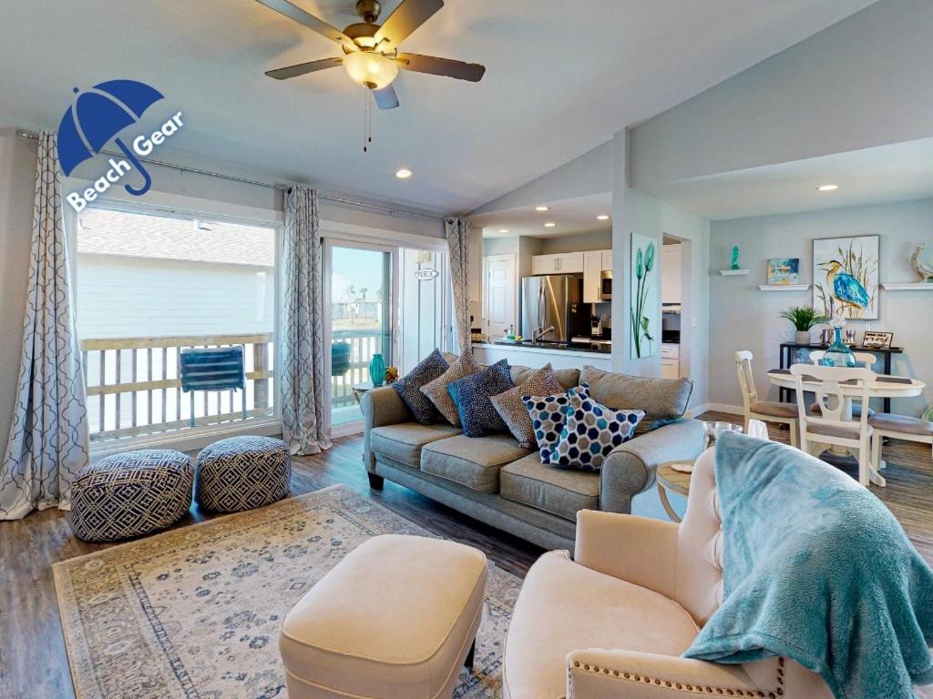 AH-H231 Newly Remodeled 2nd Floor Condo, Shared Pool Hot Tub, Near Marina, Port Aransas (updated ...