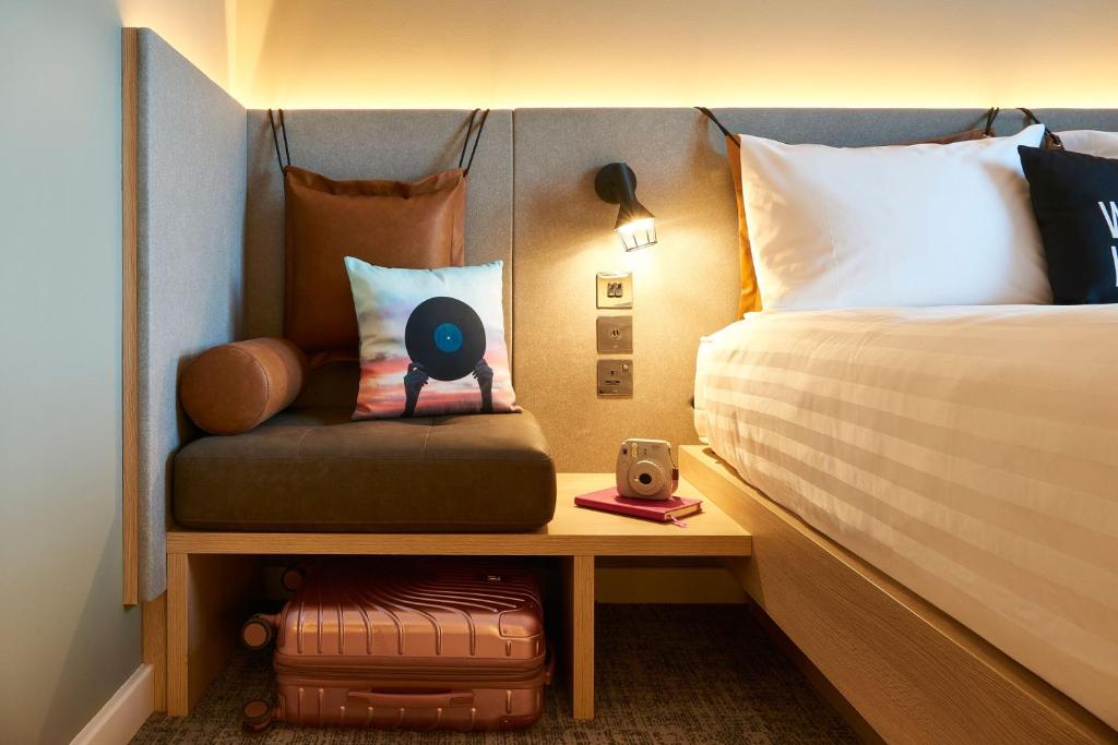 Moxy Slough, Slough (updated prices 2025)