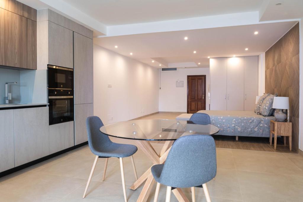 Rooms & Suites Loft 2F Deluxe Edition Arrecife, Arrecife – Updated 2023 ...