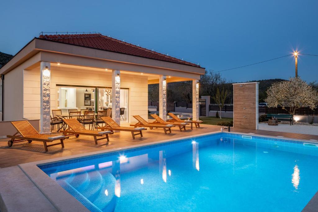 Villa Big Garden, Primorski Dolac (updated prices 2025)