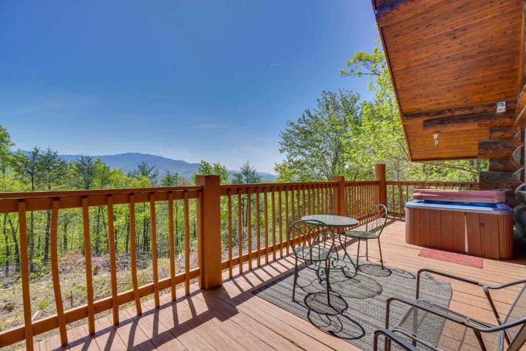 Smoky Mountain Vacation Rental Cabin with Hot Tub!, Gatlinburg (updated ...