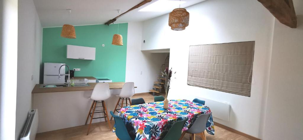 Chai Aurel et Nico, Néac (updated prices 2024)