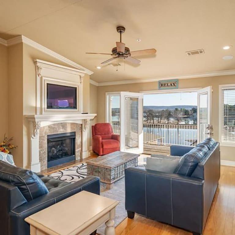 Views!! Luxury Condo w/Gourmet Kitchen, Breathtaking Views, Lake ...