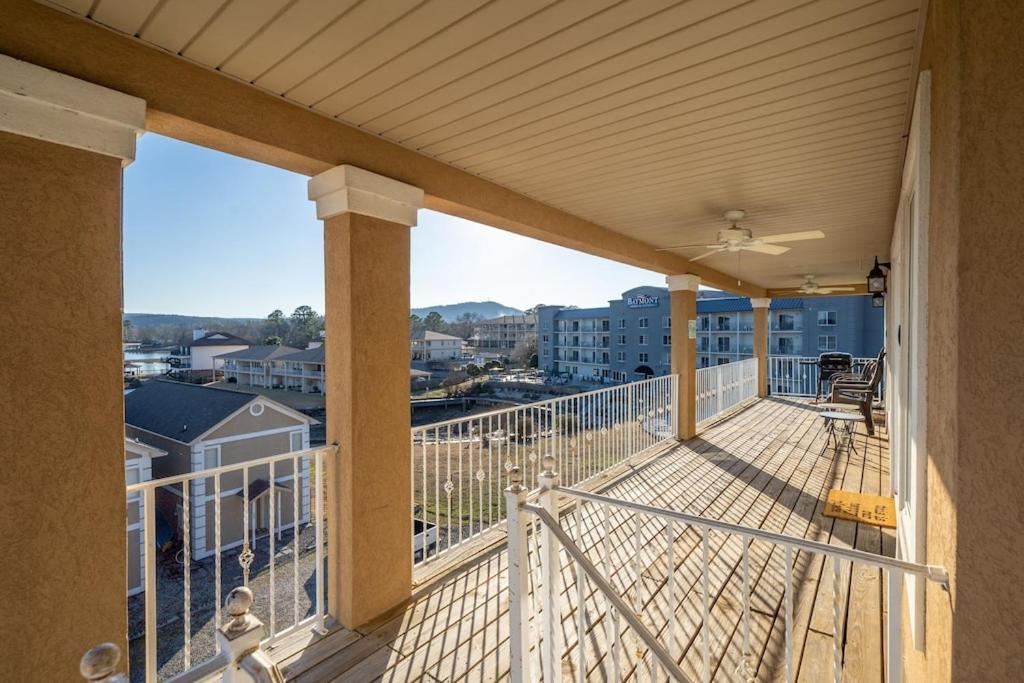 Views!! Luxury Condo w/Gourmet Kitchen, Breathtaking Views, Lake ...