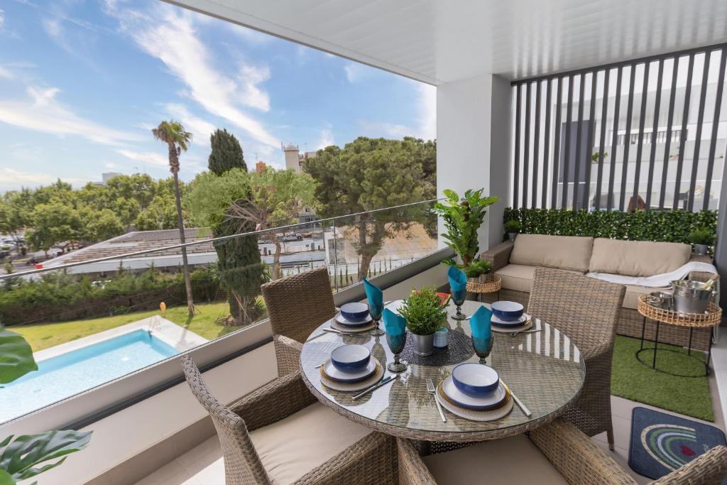 Marbella luxury brand new 2-bedroom apartment, 3 min walk to the beach ...