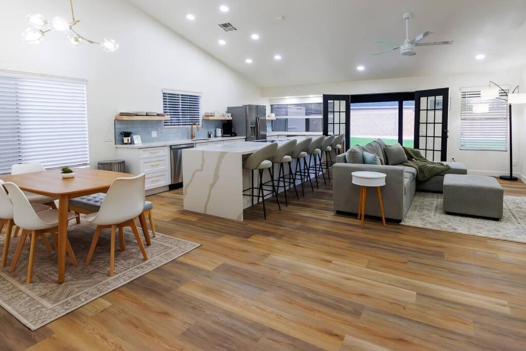Private modern home in Paradise Valley, Phoenix (updated prices 2025)