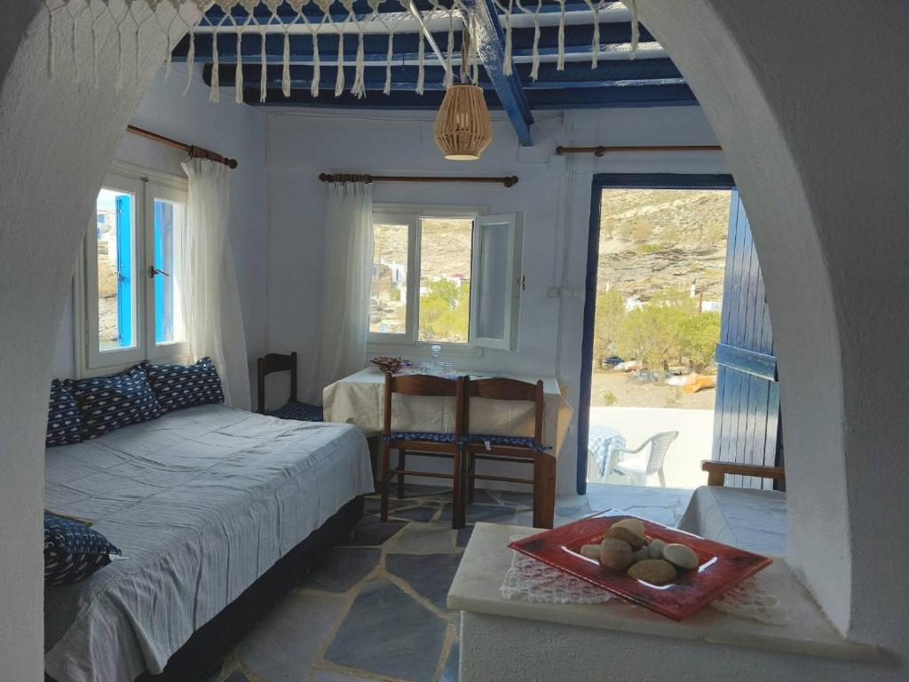 House on the rocks in Malli beach, Mamádhos (updated prices 2024)