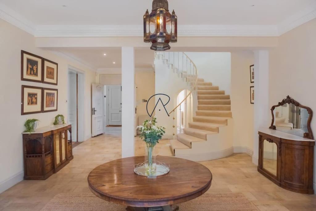 The Old Mill House, Windsor Riverside Hidden Gem!, Windsor (updated ...