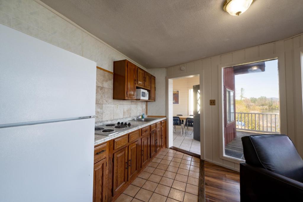 Depe Dene Lakeside Resort, Lake George (updated prices 2025)