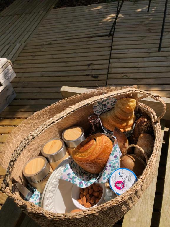 AU DOMAINE DES OISEAUX ses chambres sa gloriette insolite face à l ...