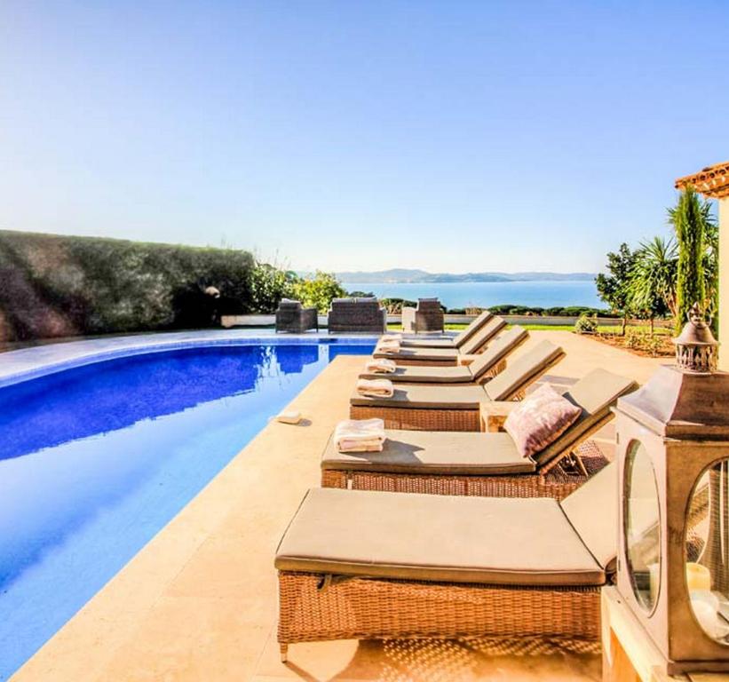 Villa Bayer stylish open-plan living-dining, Sutivan (updated prices 2025)