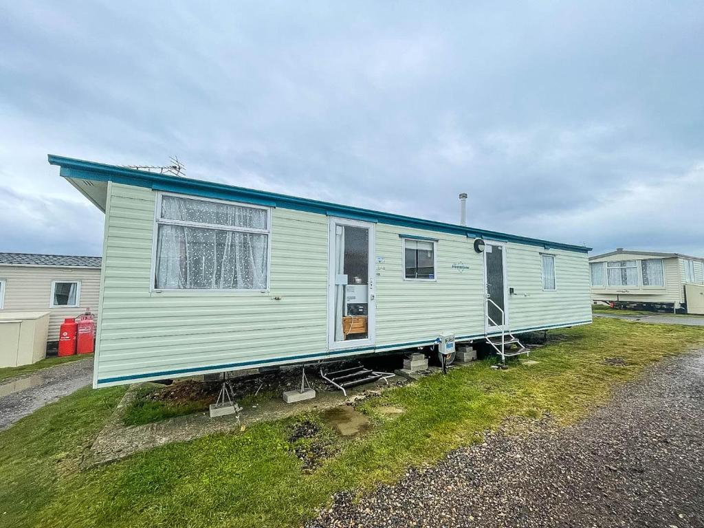 Great Caravan At Heacham Beach In Norfolk, Sleeps 6 Ref 21035a, Heacham ...