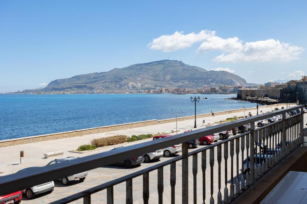Sirene Seaview Apartment with Balcony, Trapani (updated prices 2025)