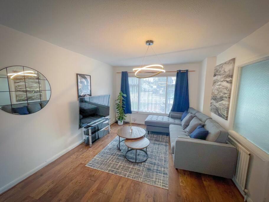 House in Colnbrook near Windsor & Heathrow, Colnbrook (updated prices 2026)