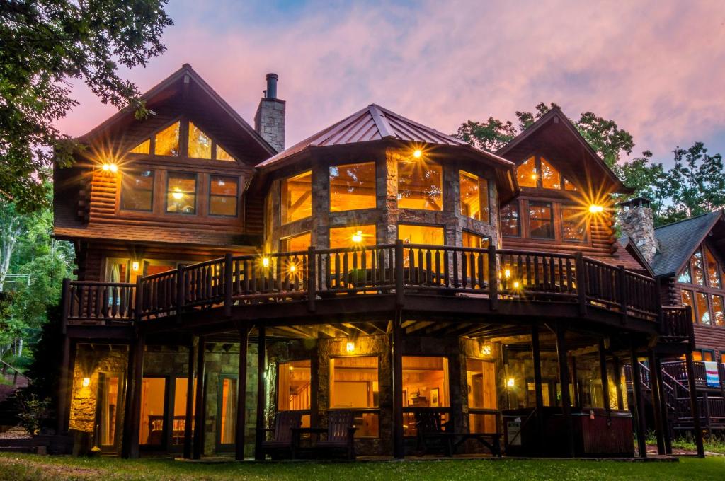 Grand Chestnut Lodge, Oakland, USA - Booking.com