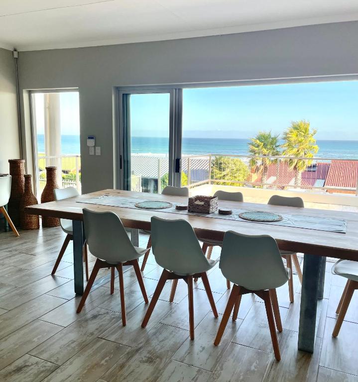 Luxury Family Beach House - Oceanview, Franskraal (tarifs actualisés 2024)