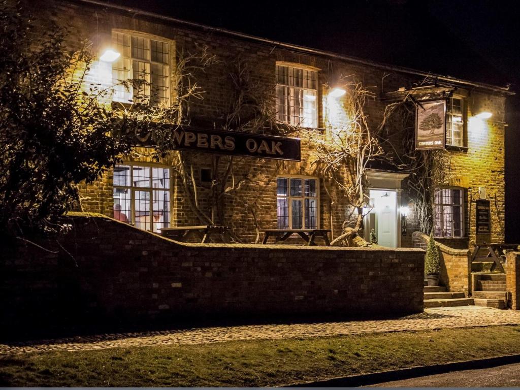 Cowpers Oak, Olney (updated prices 2025)