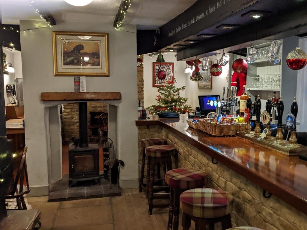 Cowpers Oak, Olney (updated prices 2025)