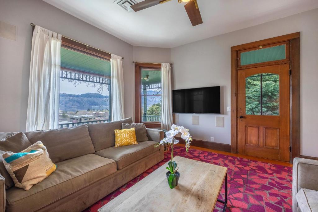 Historic Roe Parker home, Hood River (updated prices 2025)