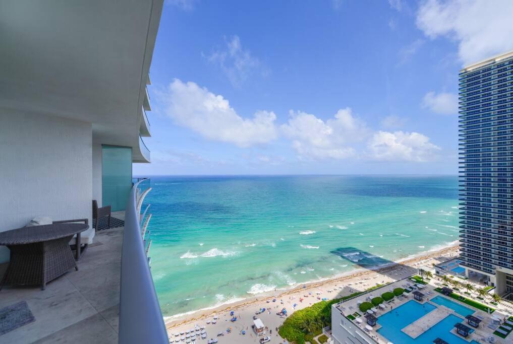 Stunning Beachfront Condo with Ocean View, Hollywood (precios ...