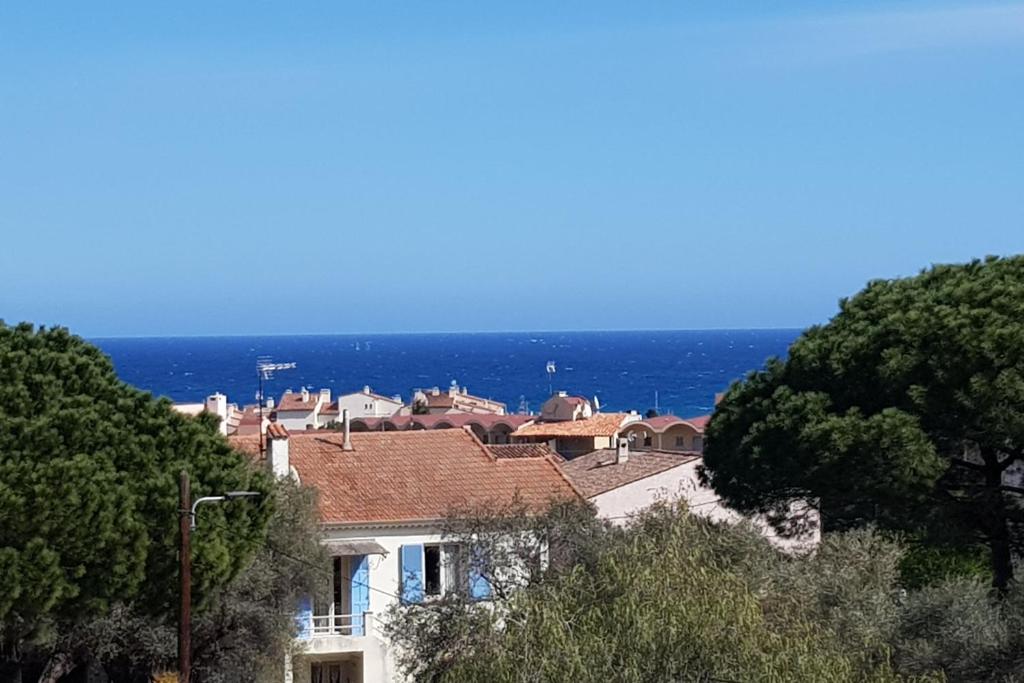 Nice flat terrace sea view, Antibes (updated prices 2025)