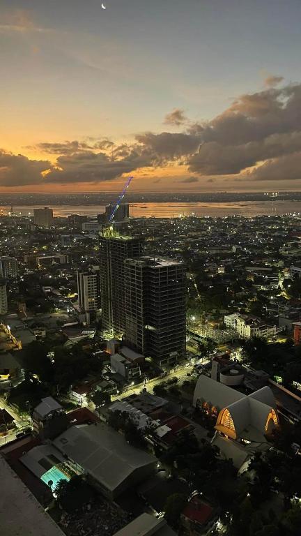 CCLEX's Best View Apartment @47 Floor , 101Horizon, Cebu City (updated ...