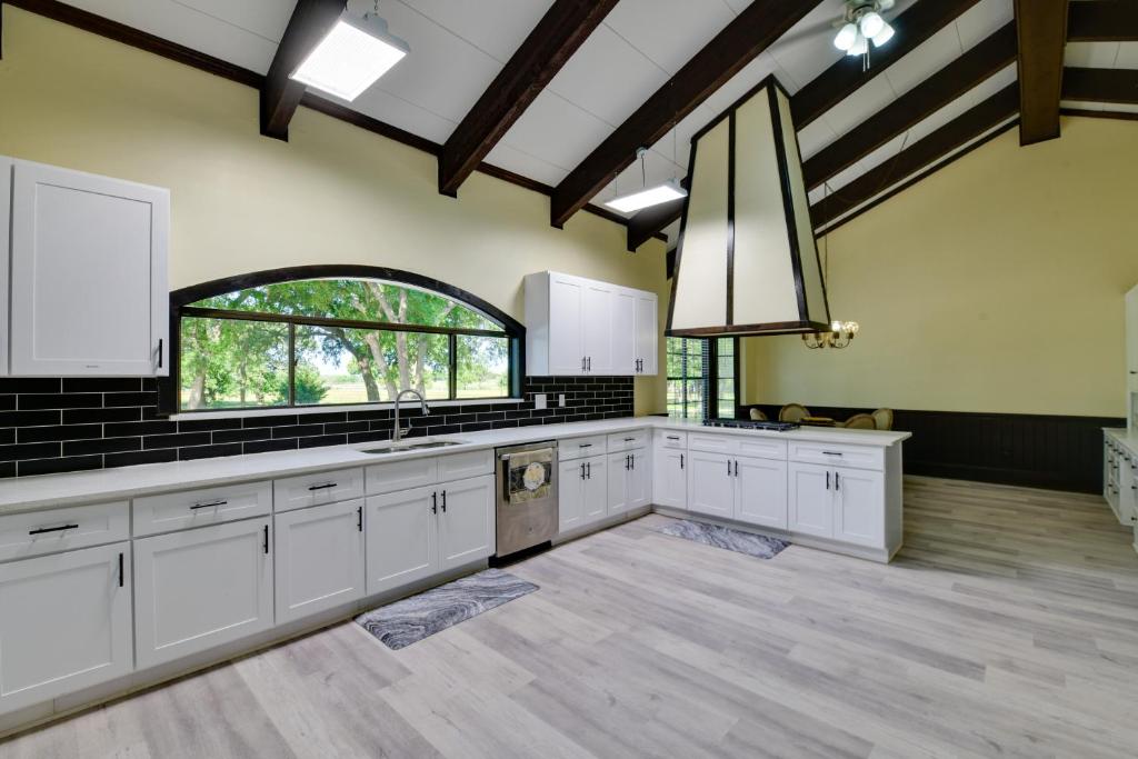 Sprawling Pilot Point Home with Pool on 45 Acres!, Pilot Point (updated ...