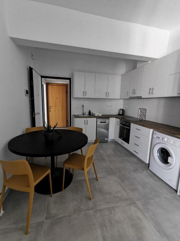 Ikarus, Athens (updated prices 2025)