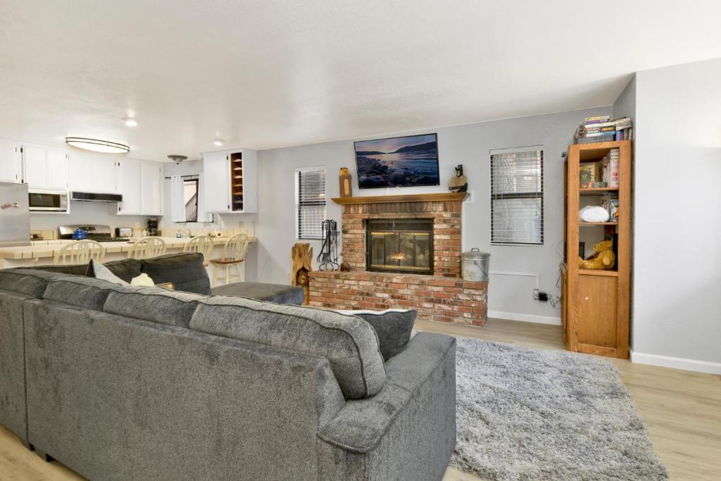 The Ted E Bear Lair At Summit- Walk to Resort Condo, Big Bear Lake ...