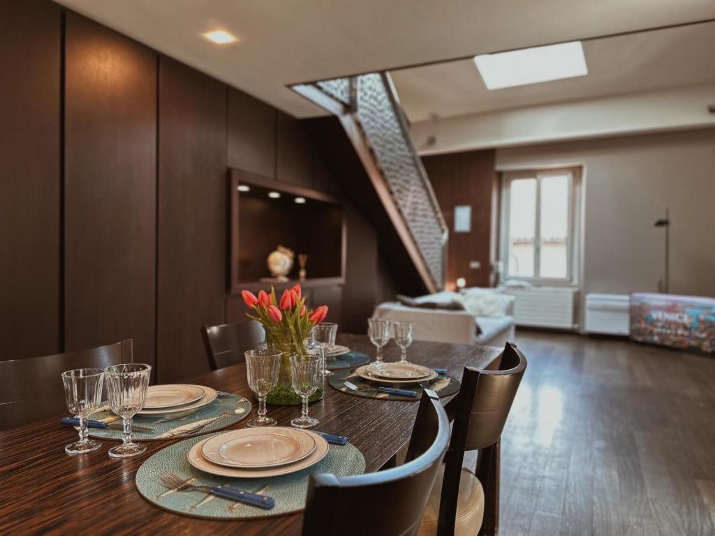 Casa Cavour Lecco - Downtown Design Penthouse, Lecco (aktualisierte ...