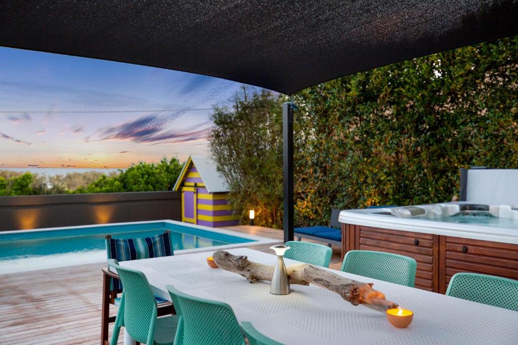 Old Salt Beach House, Marcus Beach (updated prices 2026)