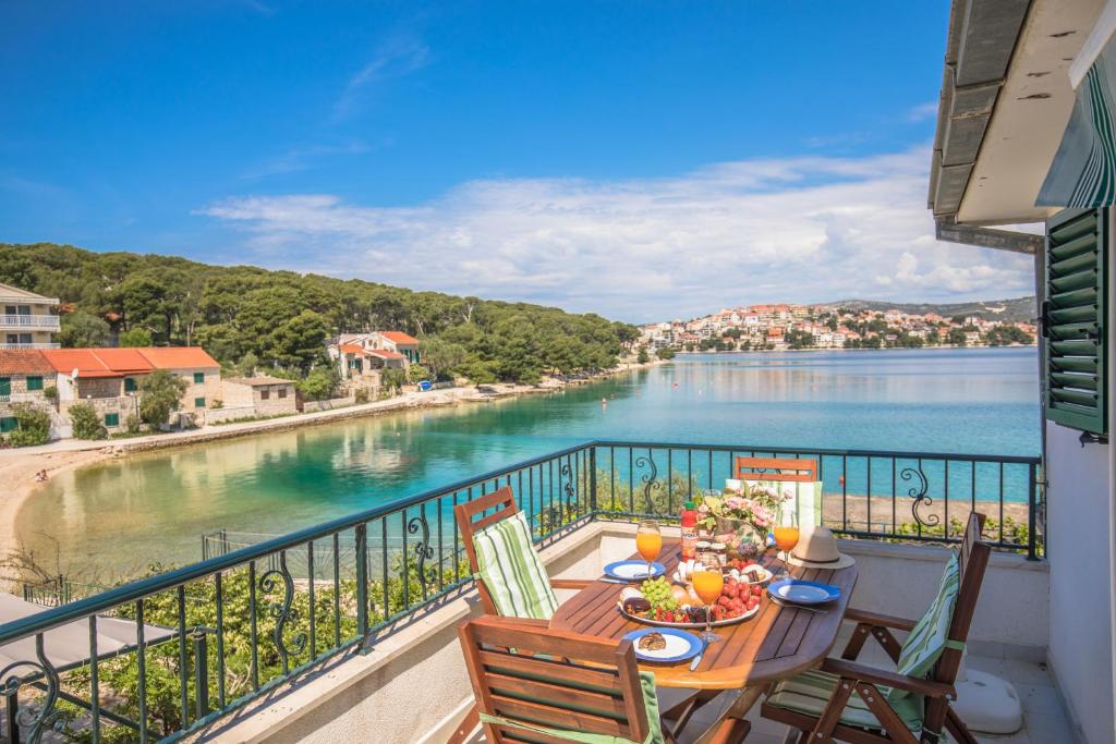 Beach Front Apartment Mirjana, Rogoznica (updated prices 2025)