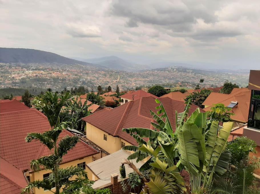 Big house in one of the nicest quarters of Kigali, Kigali (tarifs ...