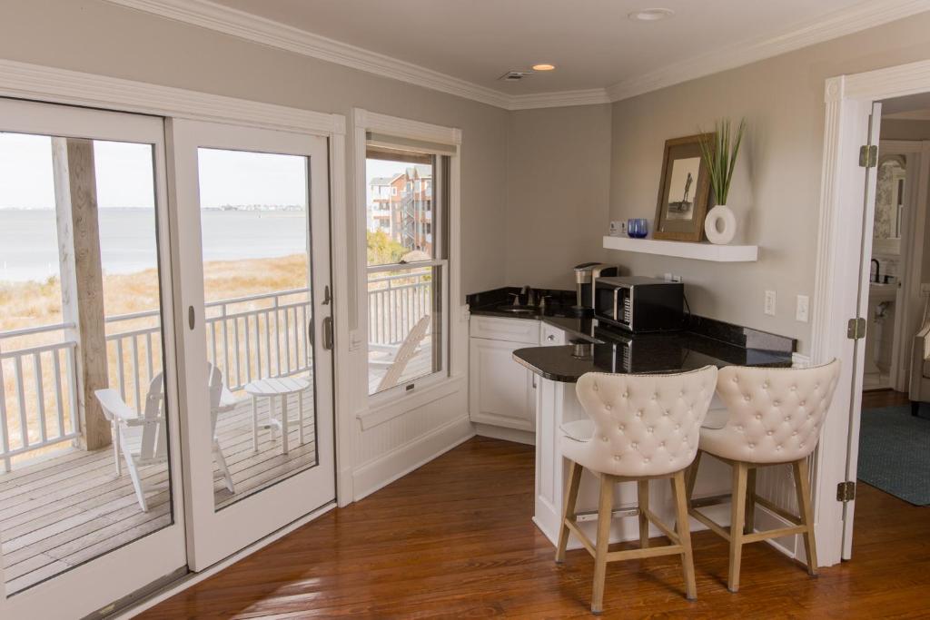 The Burrus House Inn Waterfront Suites, Manteo (updated prices 2024)