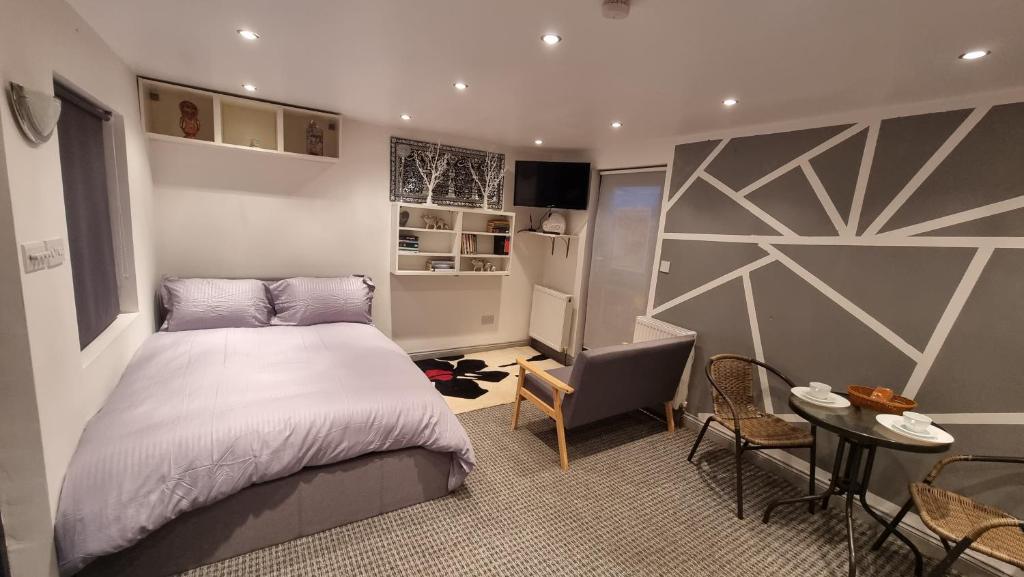 Rear of Levett Gardens, Seven Kings (updated prices 2026)