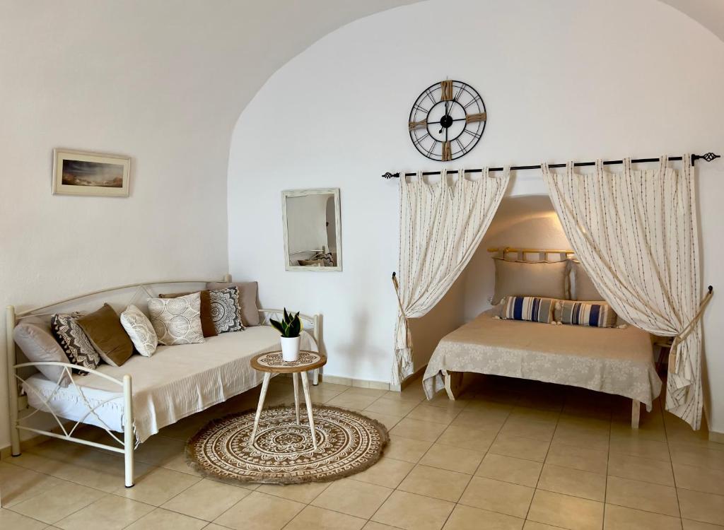 Cozy Cave House, Foinikiá (updated prices 2025)
