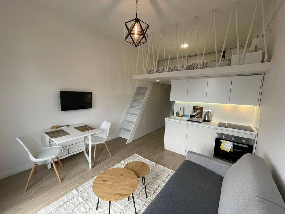 Mini Condos® 22 DL Second floor with sea views, 티밧 (2024 신규 특가)