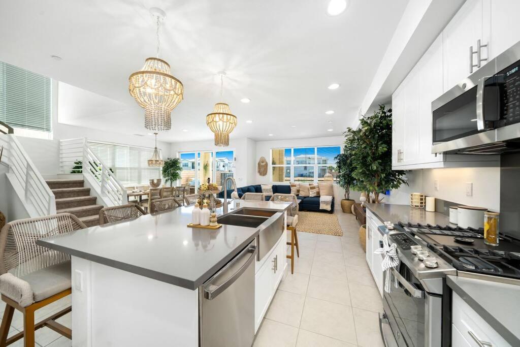 Tulum Inspired Home ~Lake Front ~ Pool~ 6 Bed~View, Indio (updated ...