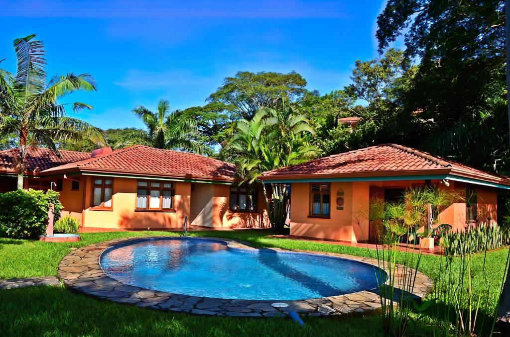 QUIET, LUSH BUNGALOW CLOSE AIRPORT/SWIMMING POOL (Costa Rica Concepción ...