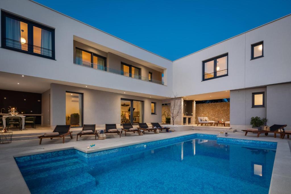Luxury Villa Encanto with Heated Pool, Kaštela (updated prices 2026)