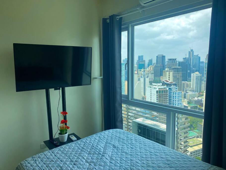 Makati Penthouse with Stunning City Skyline View, Manila (updated ...
