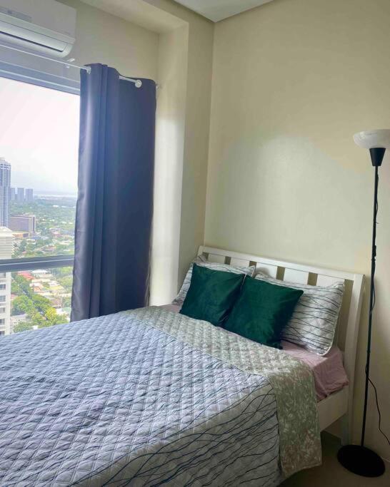 Makati Penthouse with Stunning City Skyline View, Manila (updated ...