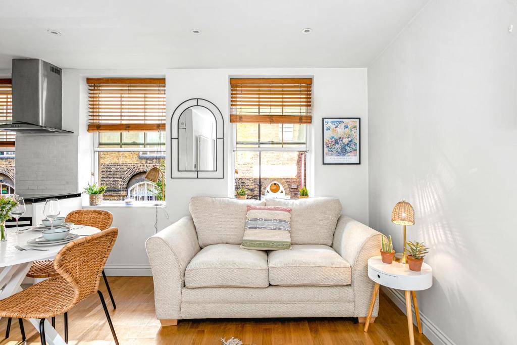 Charming Studio Flat next to Holborn station, London – Updated 2023 Prices