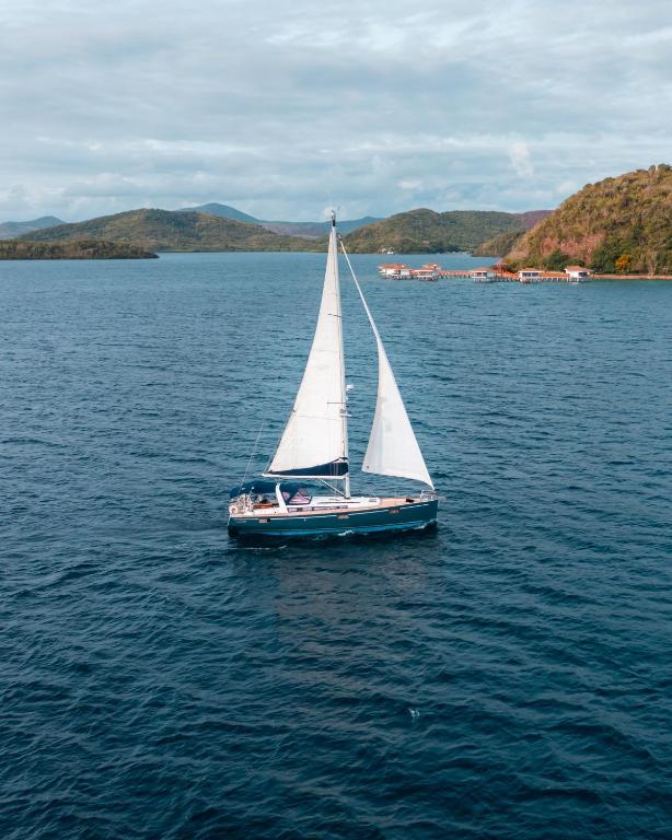 Palawan Yacht Expedition - Beneteau Oceanis 48 Sailboat, Coron (updated ...