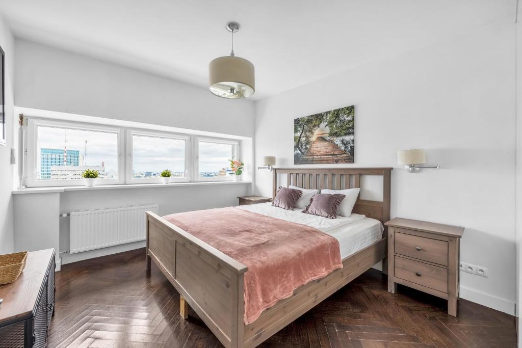 23rd Floor 3BR Apt with Views of Warsaw, Warsaw (updated prices 2026)