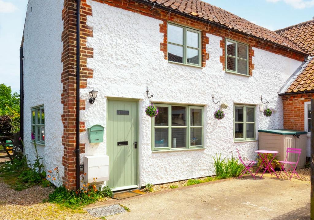 Loke Cottage, Holt (updated prices 2025)