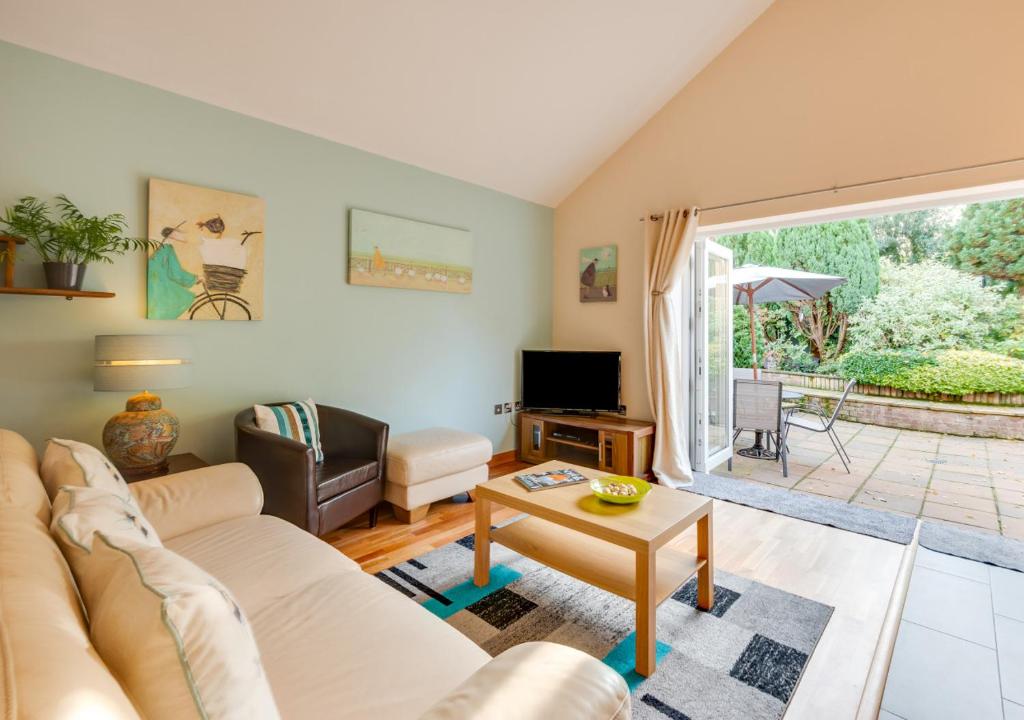 Oakdene, Great Plumstead (updated prices 2026)