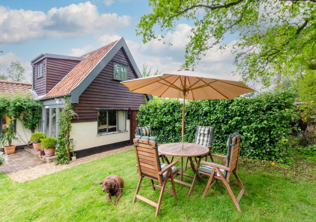 Rose Lodge, Yaxham (updated prices 2026)