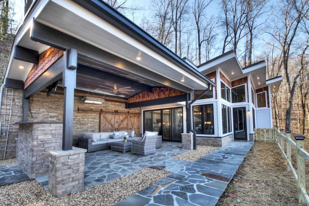 Luxe Escape - Modern Getaway Cabin with Mtn Views, Mineral Bluff ...