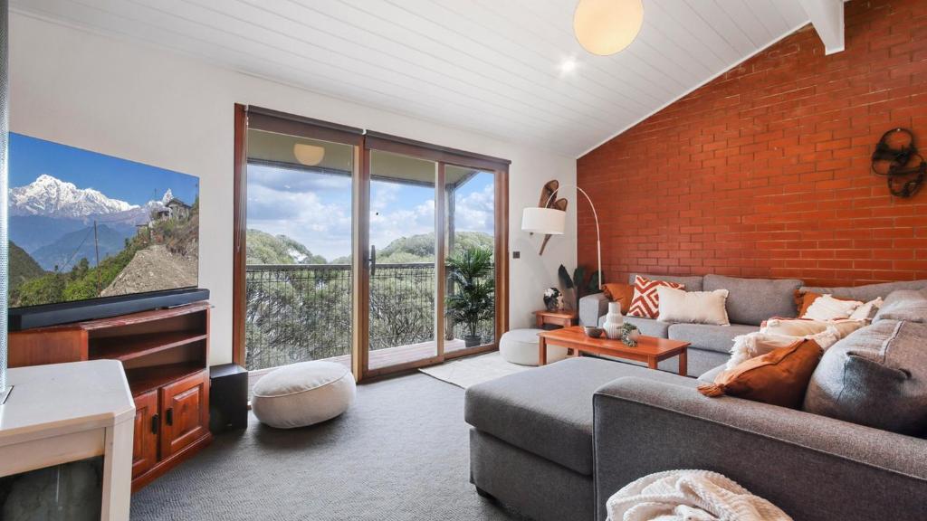 Brockhoff Lachen, Mount Hotham (updated prices 2026)